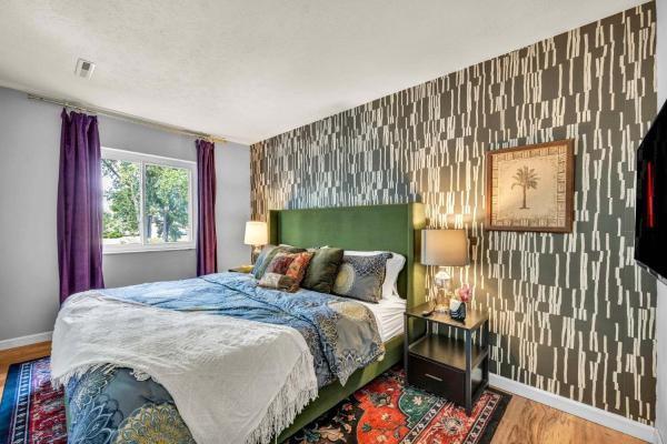 Near Airport - King Bed - Pet Friendly - North Olmsted, OH