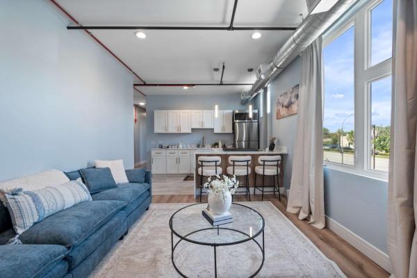 Near Brookfield Zoo - King Bed - Sleeps 7 - Elmhurst, IL