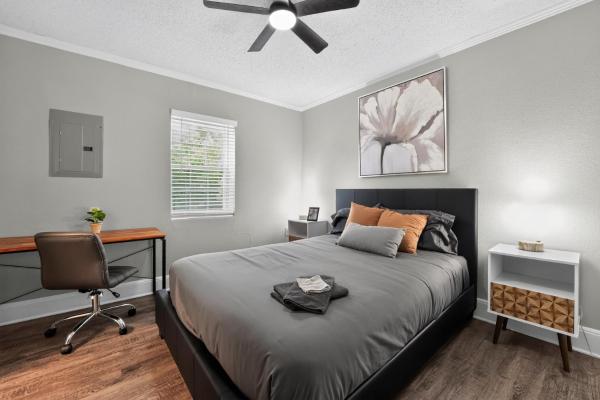Cozy Furnished 1br Apt I Modern Interiors - Durham, NC