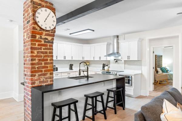 Pet-friendly Pensacola Escape - Sleeps 10 - Pensacola, FL