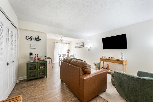 Luxury 2br Townhome Only 8min To Liberty University King And Queen Bedrooms - Big Island, VA