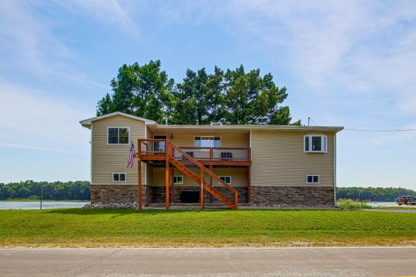 Spacious Home W/ Deck & Mississippi River Views - Grafton, IL