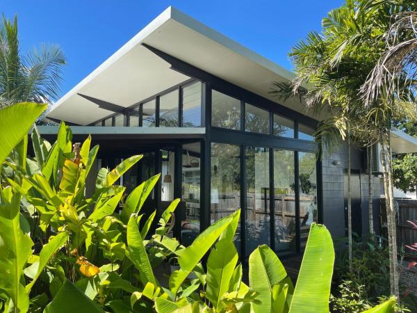 Tropical Modernist Retreat - Mission Beach
