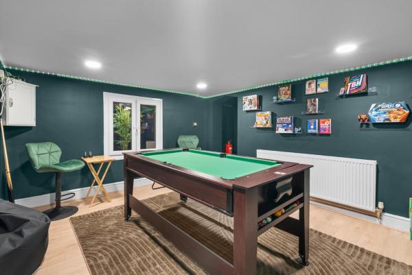 Luxury Home, Sleeps 12, Pool Table, Free Parking - Worcester
