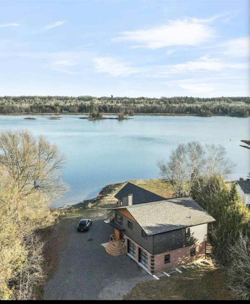 Secluded Waterfront Home - Lake Access, Deck, Bbq, Fire Pit - Sault-Sainte-Marie