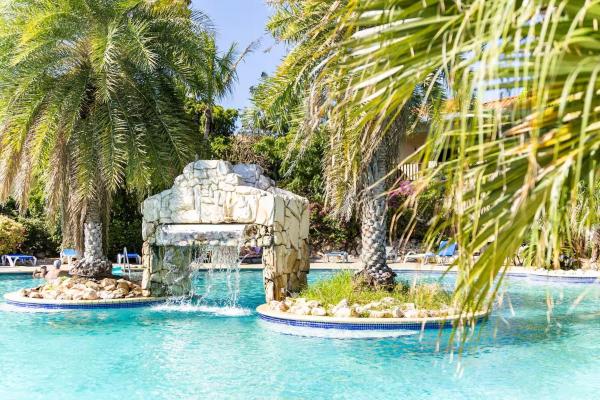 Coral Breeze Apartment With Shared Pool For 4 People - Curaçao
