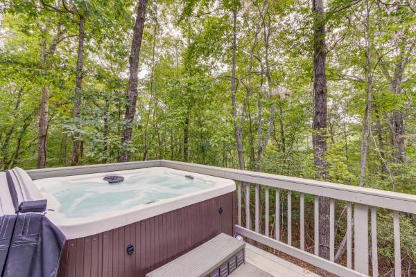 Woodsy Retreat W/ Deck & Views In Dahlonega! - Dahlonega, GA