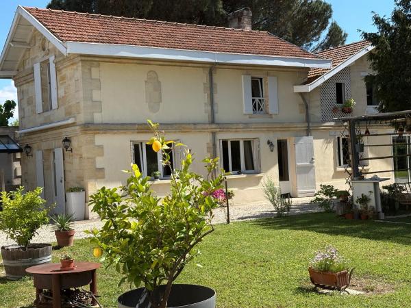 Domaine Leyre Et Le Gua - Bâtisse Du Xvii Siècle -Terrasse Privée Et Parc - Artigues-près-Bordeaux