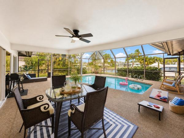 Waterfront Family Retreat Pool Dock 4 Bikes - Fort Myers