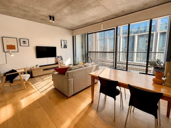 Where Richmond Goes Quiet With Balcony, Lift, Trams - Ivanhoe
