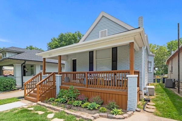 Kc Explorer - Walkable 39th St Bungalow Parking - Overland Park, KS