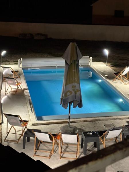 Chambre Lumineuse Avec Piscine - Saint-Chély-d'Apcher