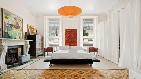 Relaxed Art-filled Retreat In Leafy Edgecliff - 