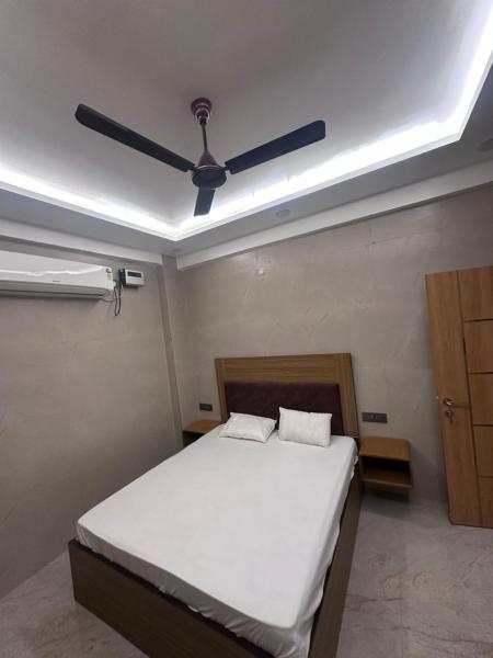 Radheshyam Muralidhar Kutir - Vrindavan