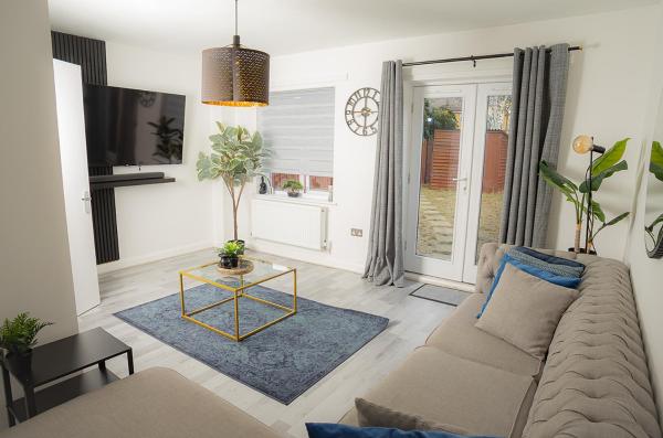 Elegant & Modern 3 Bed Home With Private Parking - Sleeps Up To 8 - Oxfordshire