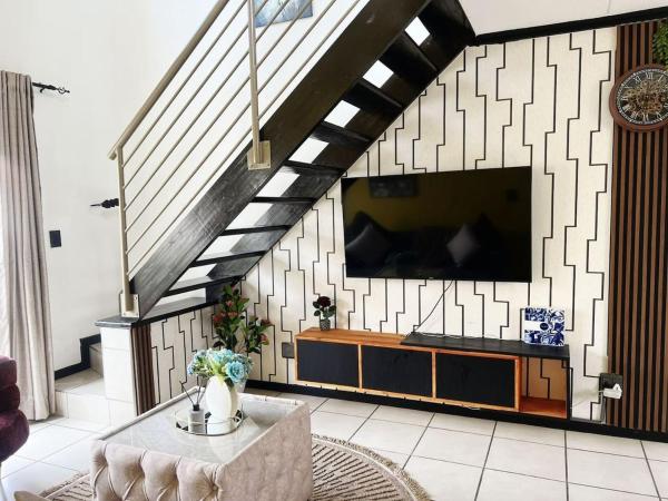 Zalari Luxe Loft B, Nature 1-bed Loft, Paulshof, Sandton - Randburg