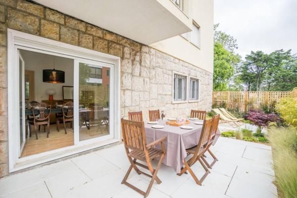 Apartment In Downtown Cascais With Garden - Cascais