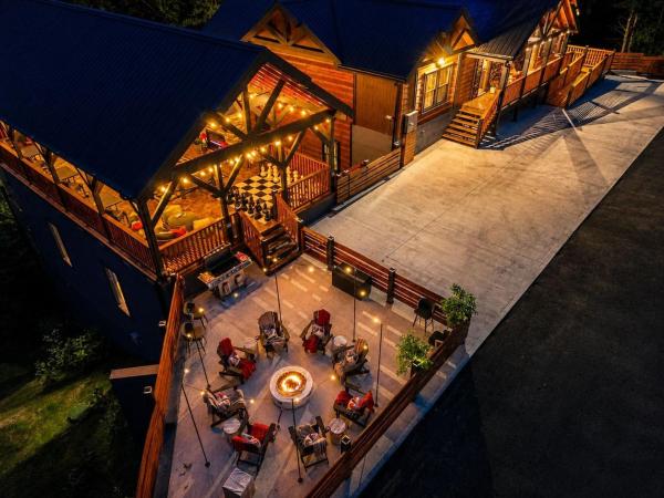 Olive Hill Sleeps 32 Pool Hot Tub Theater Sauna - Gatlinburg, TN