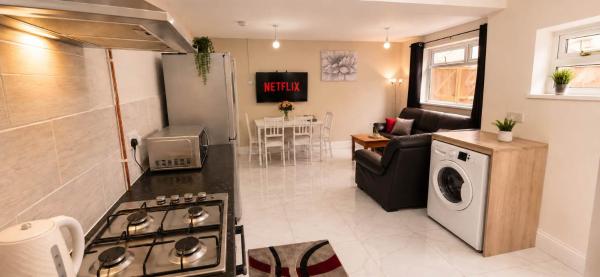 Large 6br Holiday Home Near Cardiff City Centre - Free Wifi - Barry