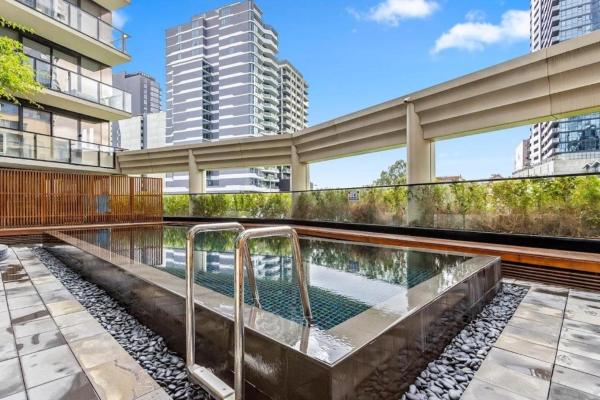 South Yarra - Sleep 6 Baby Stay - Pool View & Car - St Kilda
