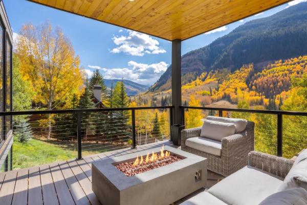 East Vail Escape- Private Deck & Hot Tub & Grill - Vail, CO