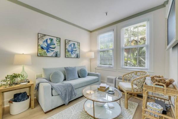 Charming Palm Beach Retreat - Palm Beach, FL