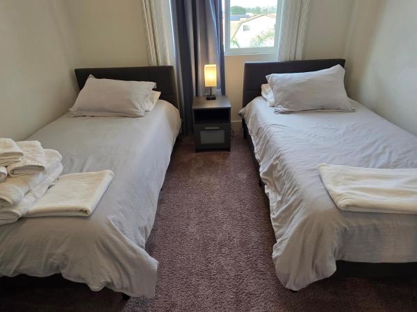 Carlsbad Room 4 In Townhome 4 Min Walking To The Beach & Downtown - Oceanside, CA