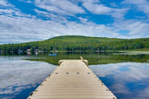 On Neal Pond! Spacious Group Retreat W/ Game Room - Santa's Village, Jefferson