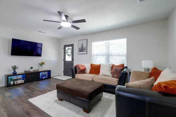 Recently Remodeled Dtwn Frisco Home W/ Yard! - Frisco, TX