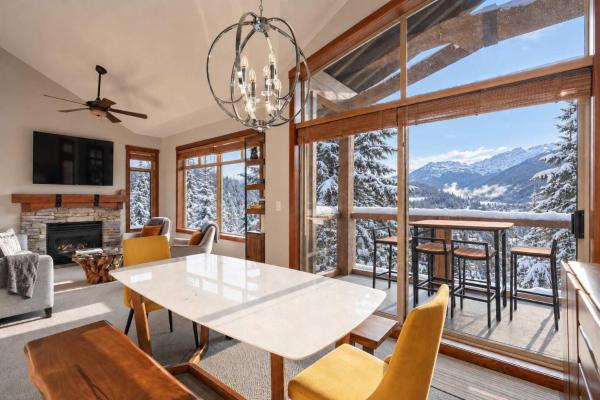 Bluffs #8 - Luxury 3 Bed - Ski In Ski Out - Views! - Whistler