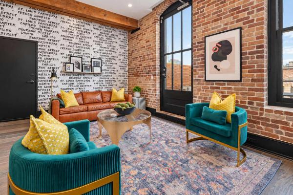 Downtown Suite 2bd Private Terrace Gym Hotel Pool - New Orleans, LA