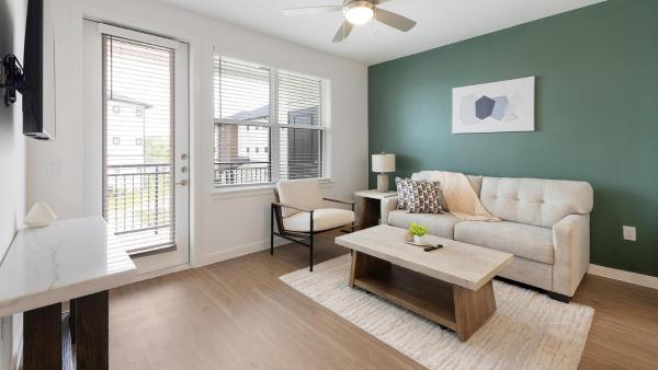 Landing Amazing 2bd Courtyard Gym - Dallas, TX