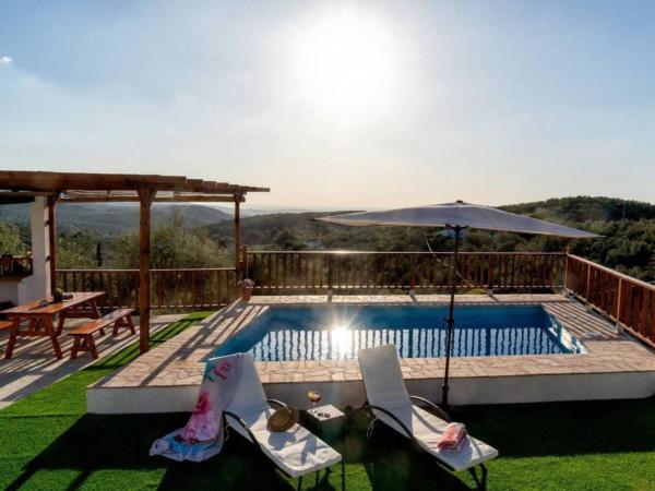 Peaceful Rural Home With Pool - Cabra