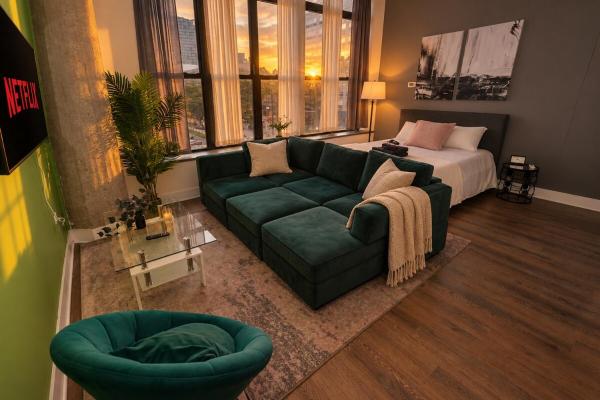 Mccormick Place Beautiful Studio Suite With Optional Parking And Gym Access Sleeps 4 Near Soldier Field And Downtown Chicago - Chicago, IL