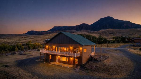 The Yellowstone- Soak In Panoramic Views, Wapiti Cabin, Dogs Ok - Wyoming