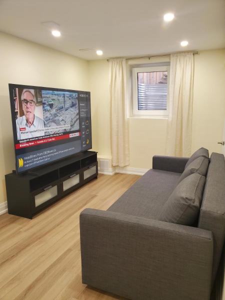 Stylish And Modern 2-bedroom Basement Milton - Burlington