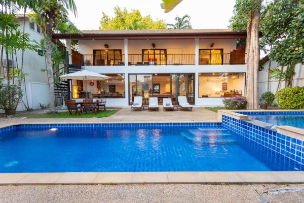 Coconut Palms Villa, Huge Private Pool Villa With Pool Table & Gym In Rawai, Phuket - Phuket
