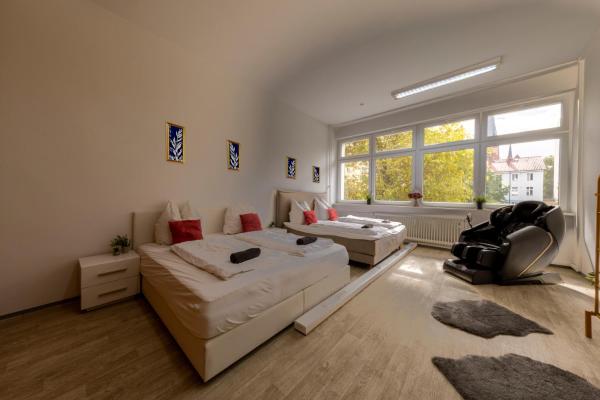 Luxury Retreat With Private Massage Chair - Berlin Tegel Airport (TXL)