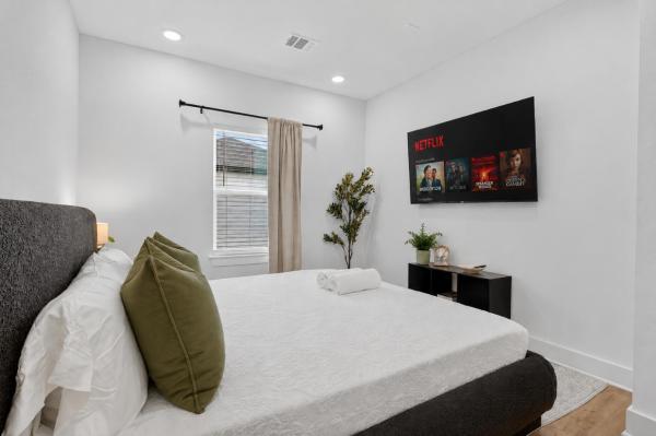 Luxury Townhome Near Med Center, Downtown & Nrg - Houston, TX