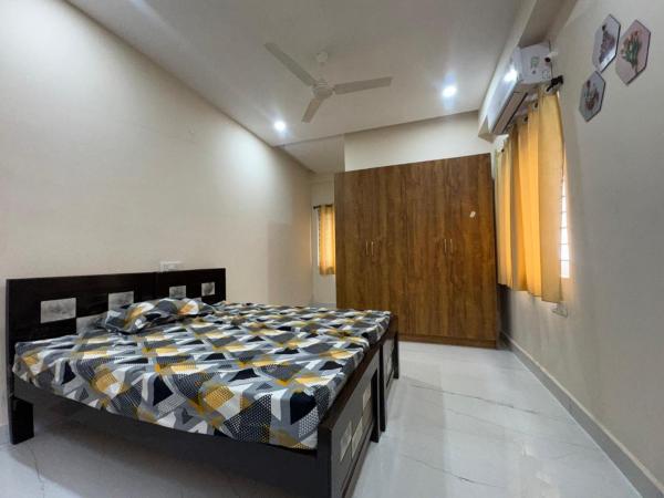 Sri Achutha Hotel & Guest House - Hyderabad