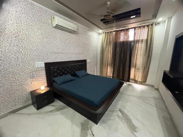 Cozy Room With Balcony Near Stadium & Market - Jaipur