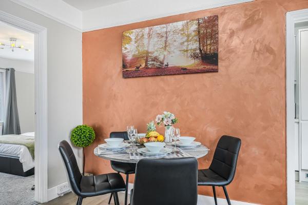 Stylish 2-bed Near City Centre Station - Chelmsford