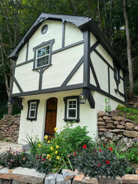 The Renovated Smokehouse At Seneca Rocks - Seneca Rocks, WV