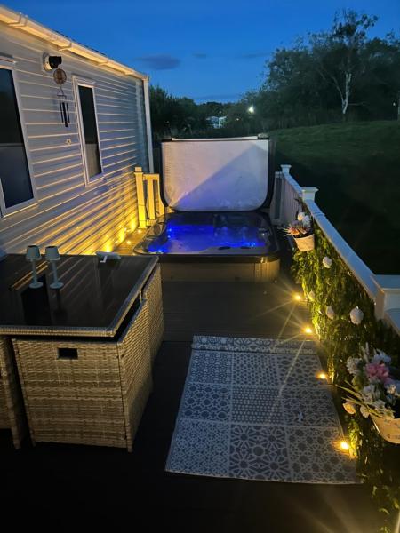 Tattershall Lakes With Hot Tub 3bed, Sleeps 8ppl - Lincolnshire