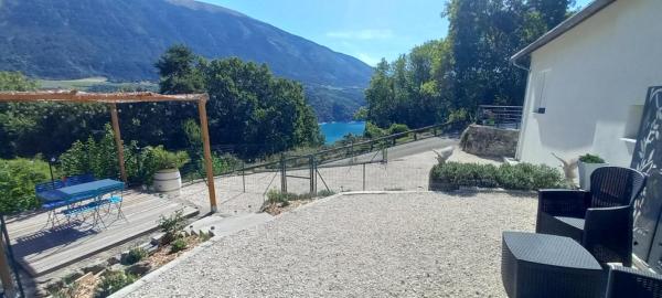 Gite Pour 2 Vue Lac Et Montagnes Treffort 38 Grand Parking Privé - Treffort