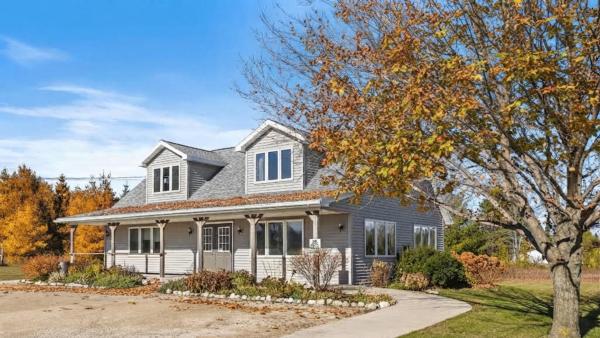 Bird's Nest- Perfect Retreat For 2, Studio Above Bakery, Dogs! - Baileys Harbor, WI