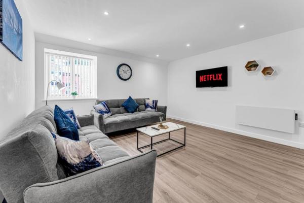 Spacious & Modern Anfield Flat With Wi-fi And Sleeps 4 - Liverpool