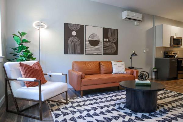 Modern Luxury Apartment W Gym Garage Across From The Commuter Rail - Harold Parker State Forest, Andover
