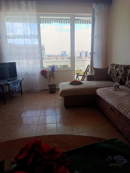 Central Varna Apartment Seagull Livingston Sleeps 6 - バルナ