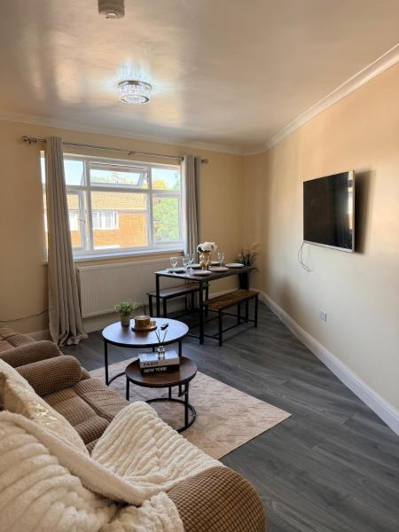 2 Bed Flat King Bed Near Heathrow Airport - Epsom